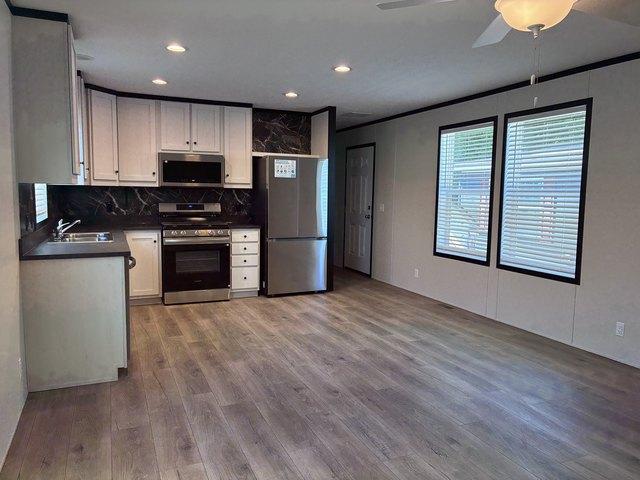 2335 Douglas Dr, Highland, MI 48357