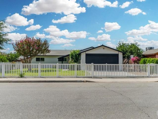2335 Jasmine St, Wasco, CA 93280