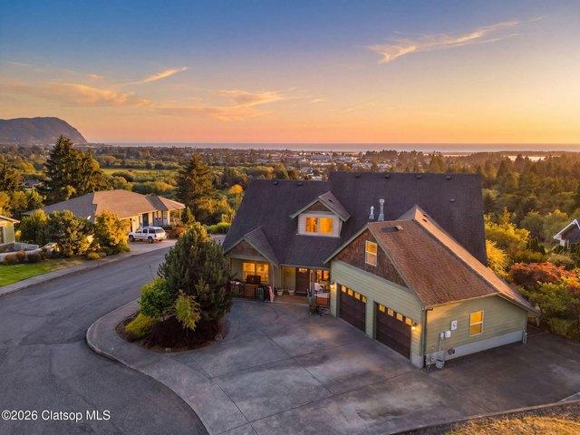 2335 Royal View Dr, Seaside, OR 97138