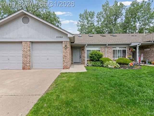 23362 Stromp Ct, Brownstown Township, MI 48183