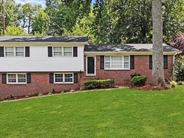 2336 Mountain Oaks Ln, Hoover, AL 35226