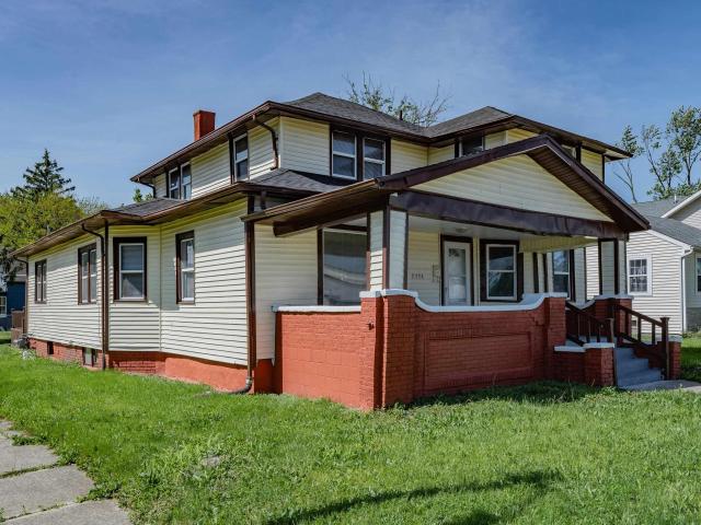 2336 E Pontiac Street