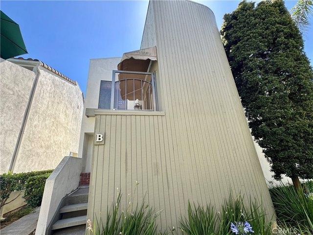 2336 Elden Ave Apt B, Costa Mesa, CA 92627