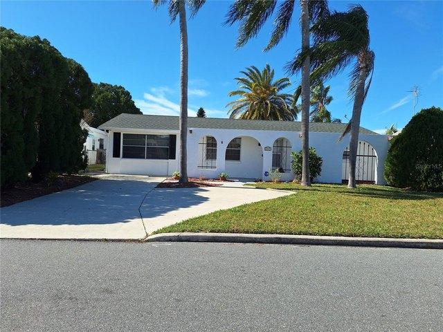 2337 Hama Dr, Holiday, FL 34691