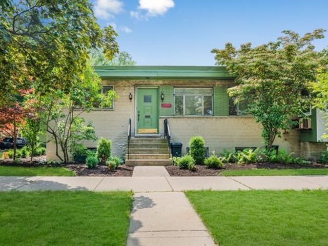 2337 W Chase Ave, Chicago, IL 60645