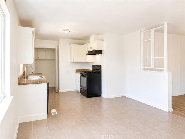 2337 W Shields
