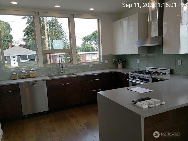 2337 W Plymouth Street