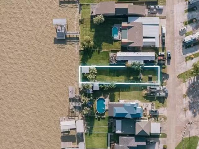 2338 Bay Oaks Harbor Dr, Baytown, TX 77523 MLS 70850814