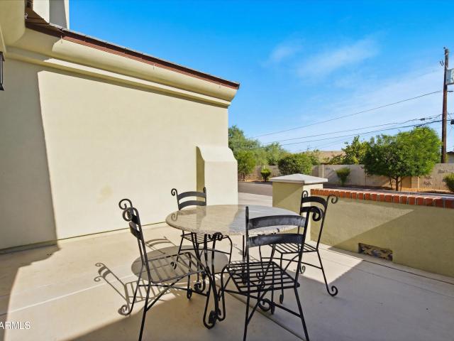 2338 w sierra vista drive