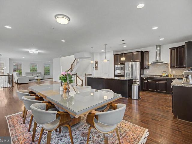 23398 Epperson Square