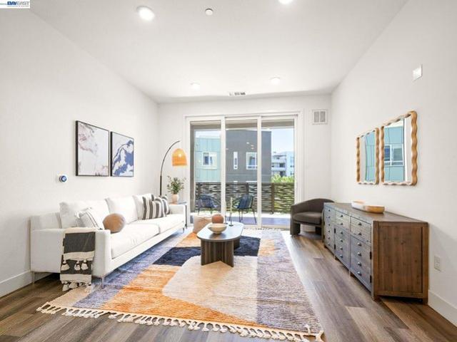 2339 Kinetic Cmn Unit 310, Fremont, CA 94539