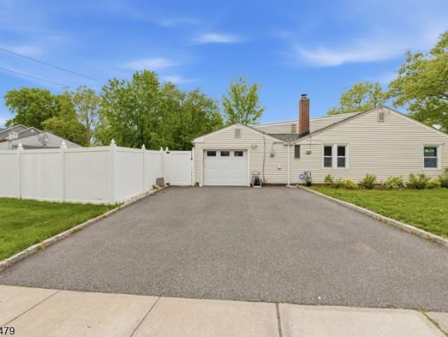 2339 Knapp Dr