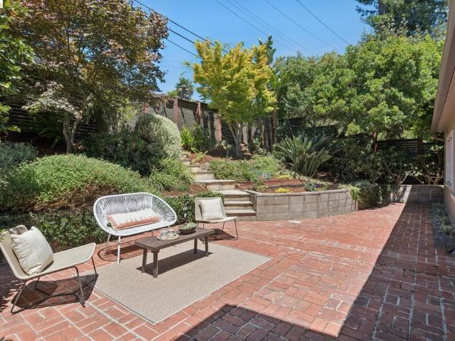 2339 Thackeray Dr