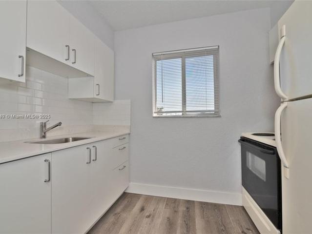 2330 NW 11th St Apt 47, Miami, FL 33125