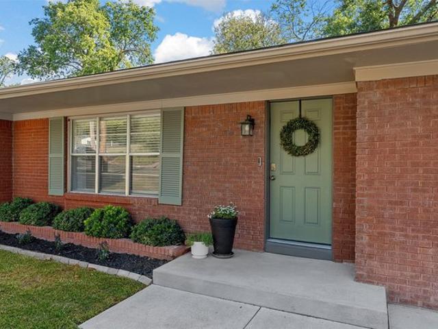 2330 Oak Cliff Dr, Waco, TX 76710