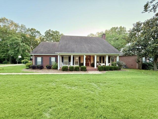 2330 Oak Leigh Dr, Tupelo, MS 38801