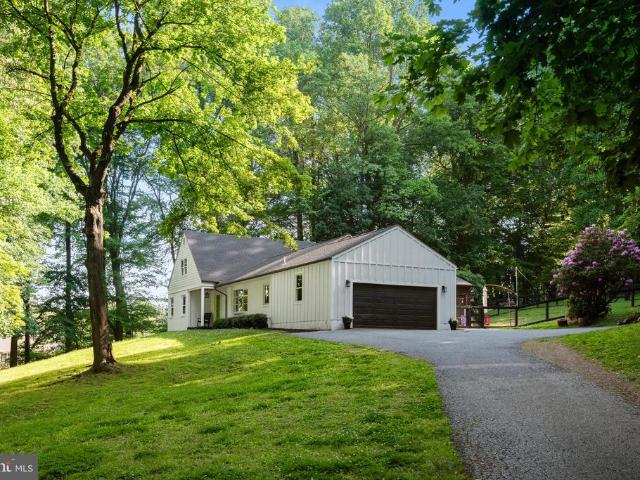 2330 Horseshoe Trail