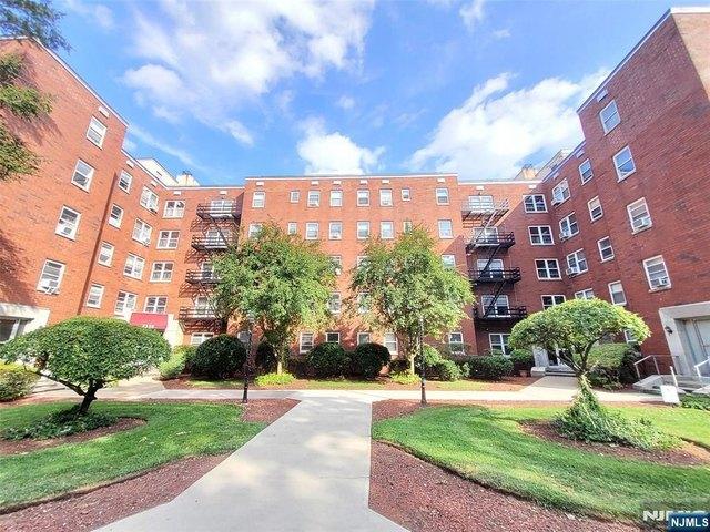 2330 Linwood Ave Apt 2D, Fort Lee, NJ 07024