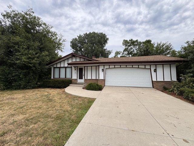 2330 S Brookside Pkwy, New Berlin, WI 53151