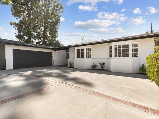 23312 Ostronic Dr, Woodland Hills, CA 91367