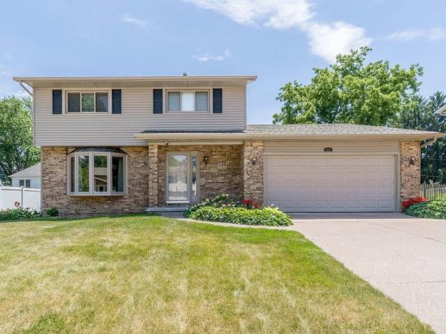 2331 E 33rd St, Davenport, IA 52807
