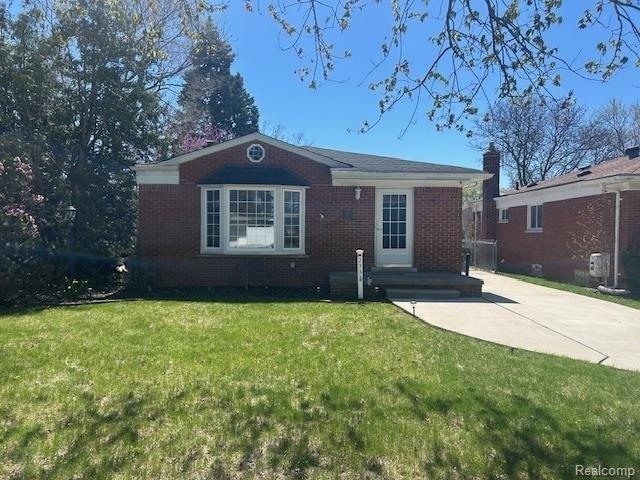 2331 Emeline St, Trenton, MI 48183