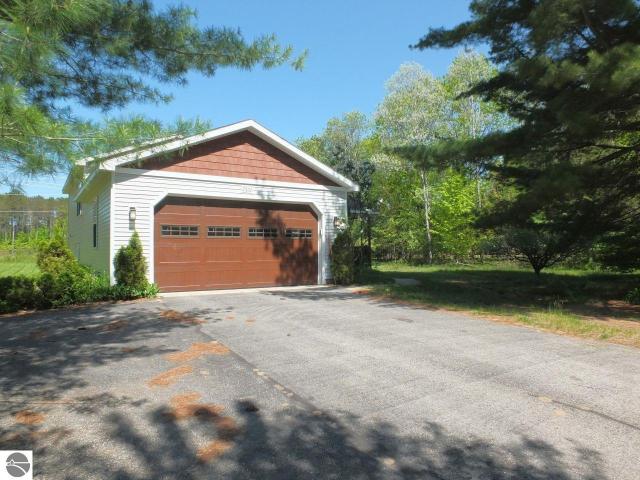 2332 Arthur Court