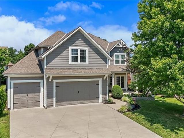 2332 SW River Spring Rd, Lee's Summit, MO 64082