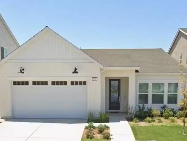 2332 S Claremont Ave, Fresno, CA 93727