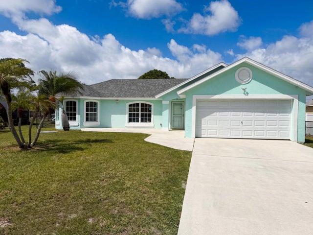 2332 SE Berkshire Blvd, Port Saint Lucie, FL 34952