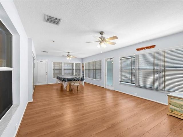 2332 Towering Oaks Cir, Seffner, FL 33584
