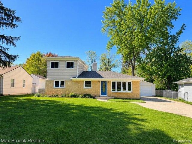 23330 Duprey St, Macomb Township, MI 48042
