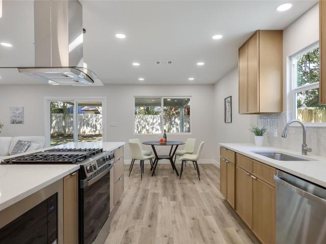 2333 Aldford Dr