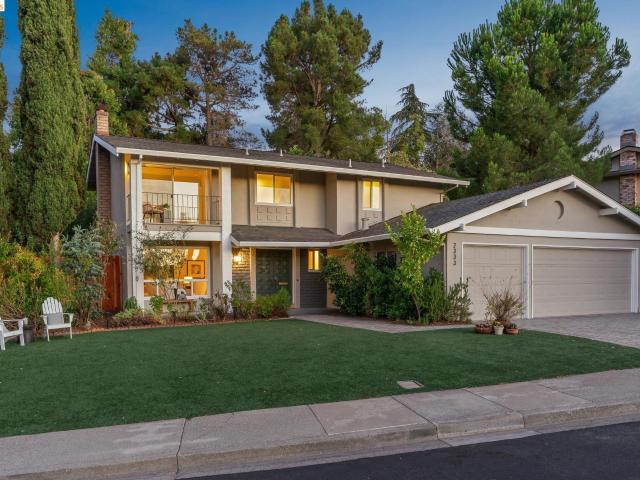 2333 Lariat Ln