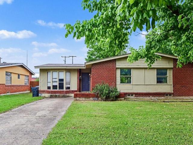 2333 S Lockhart Ave, Dallas, TX 75228