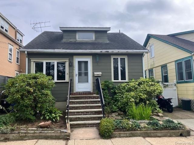 233 8th Ave, Sea Cliff, NY 11579