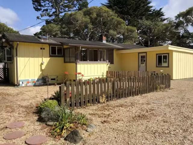 233 Alder St, Pacific Grove, CA 93950