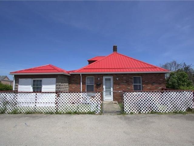 233 Allen Ave, Donora, PA 15033