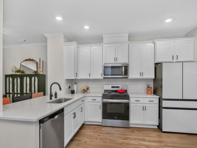 233 Ben Hill Dr