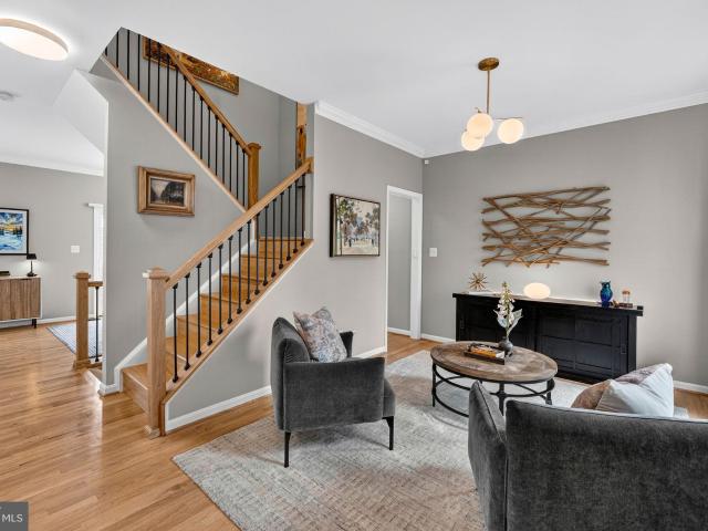 233 Breezewood Dr, Warrenton, VA 20186 | Compass