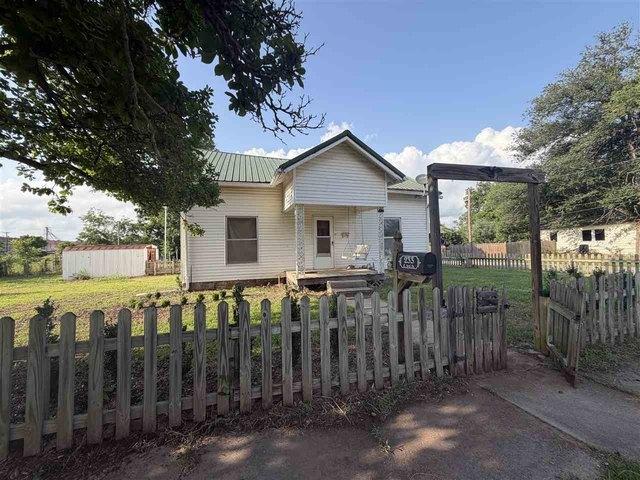 233 E 3rd St, Pawhuska, OK 74056