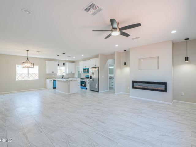 233 E Cedar Avenue