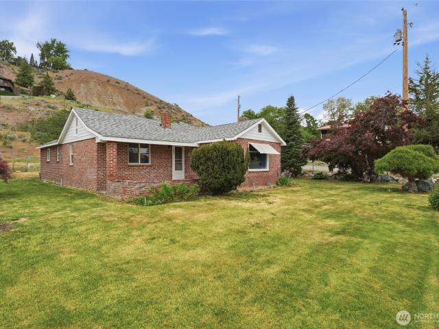 233 E Gibson