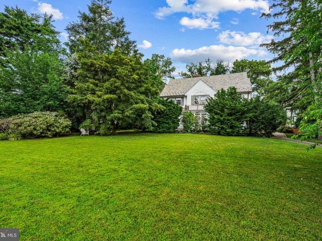 233 E Kings Highway