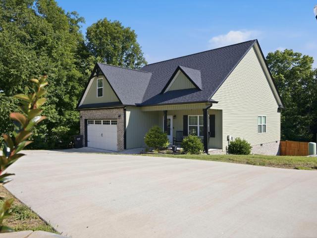 233 Eastview Cove Drive SE