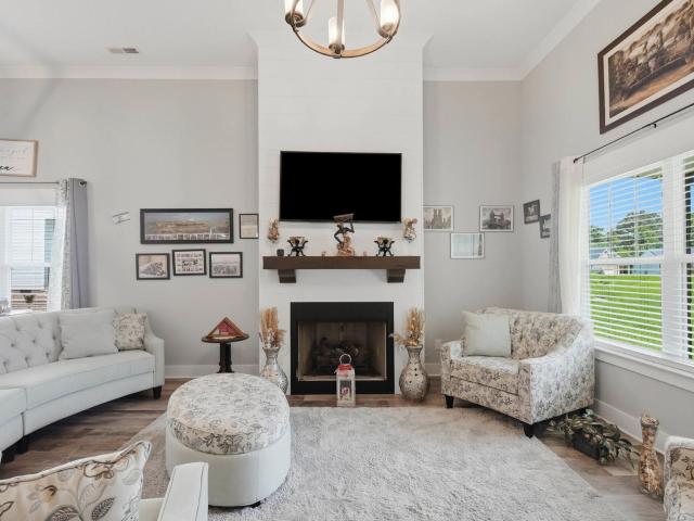 233 Eastview Cove Drive SE