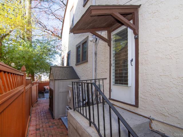 233 Kneeland Ave, Yonkers, NY 10705 | MLS #993557