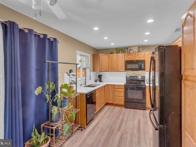 233 Kenwood Drive S