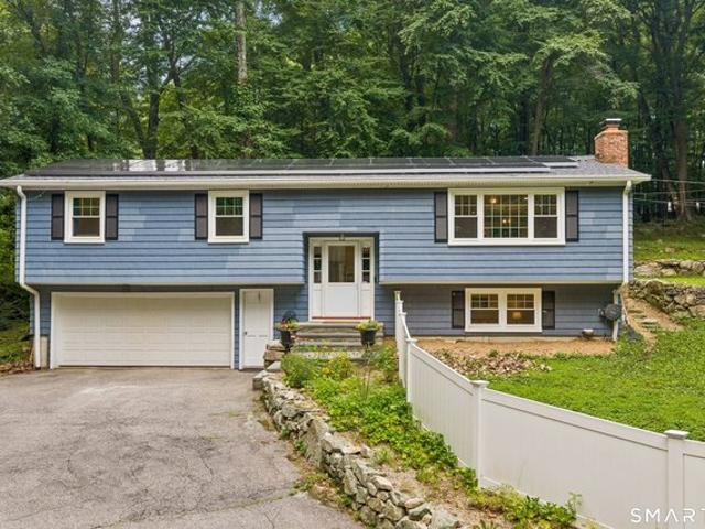 233 Hattertown Rd, Newtown, CT 06470