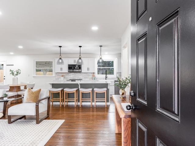 233 Haywood Ln